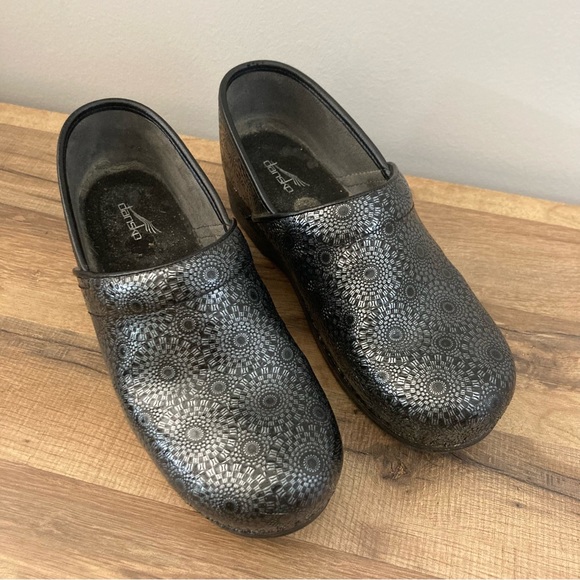 Dansko | Shoes | Dansko Pro Xp Black Silver Metallic Medallion Embossed ...